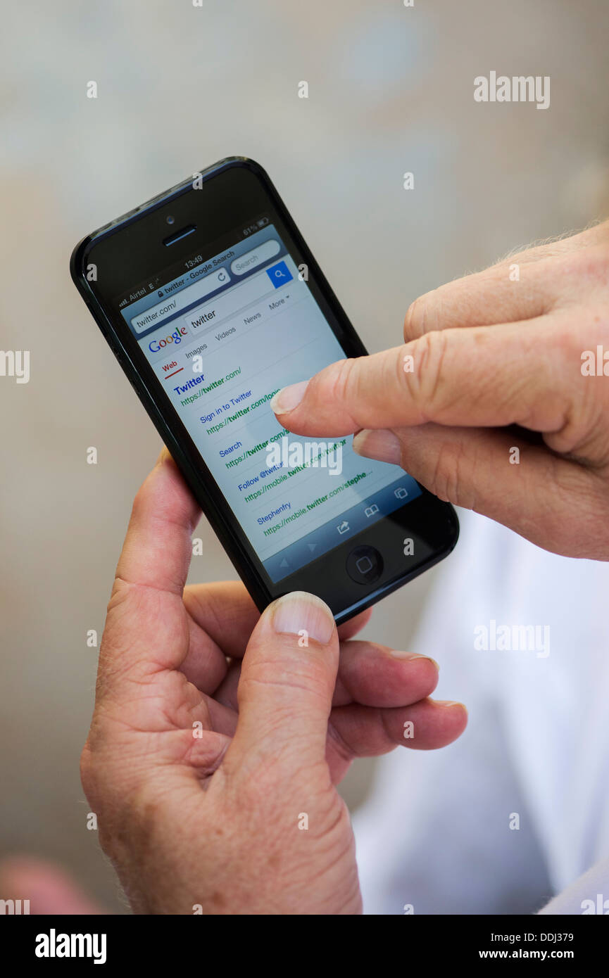 Old man twitter hi-res stock photography and images - Alamy