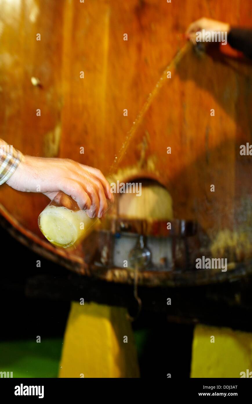 Cider pouring basque hi-res stock photography and images - Alamy