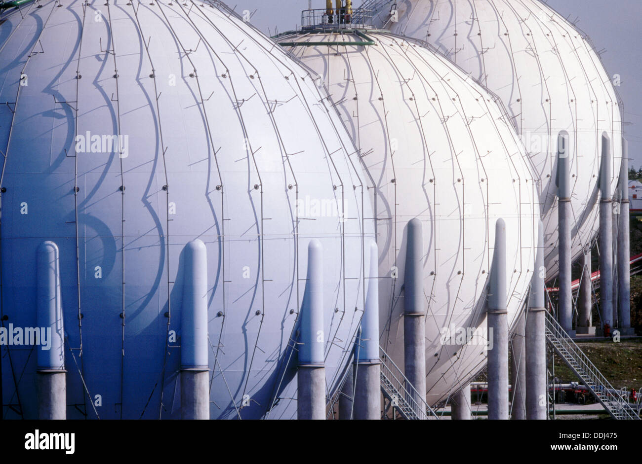 Butane gas tanks distribution plant hi-res stock photography and images ...