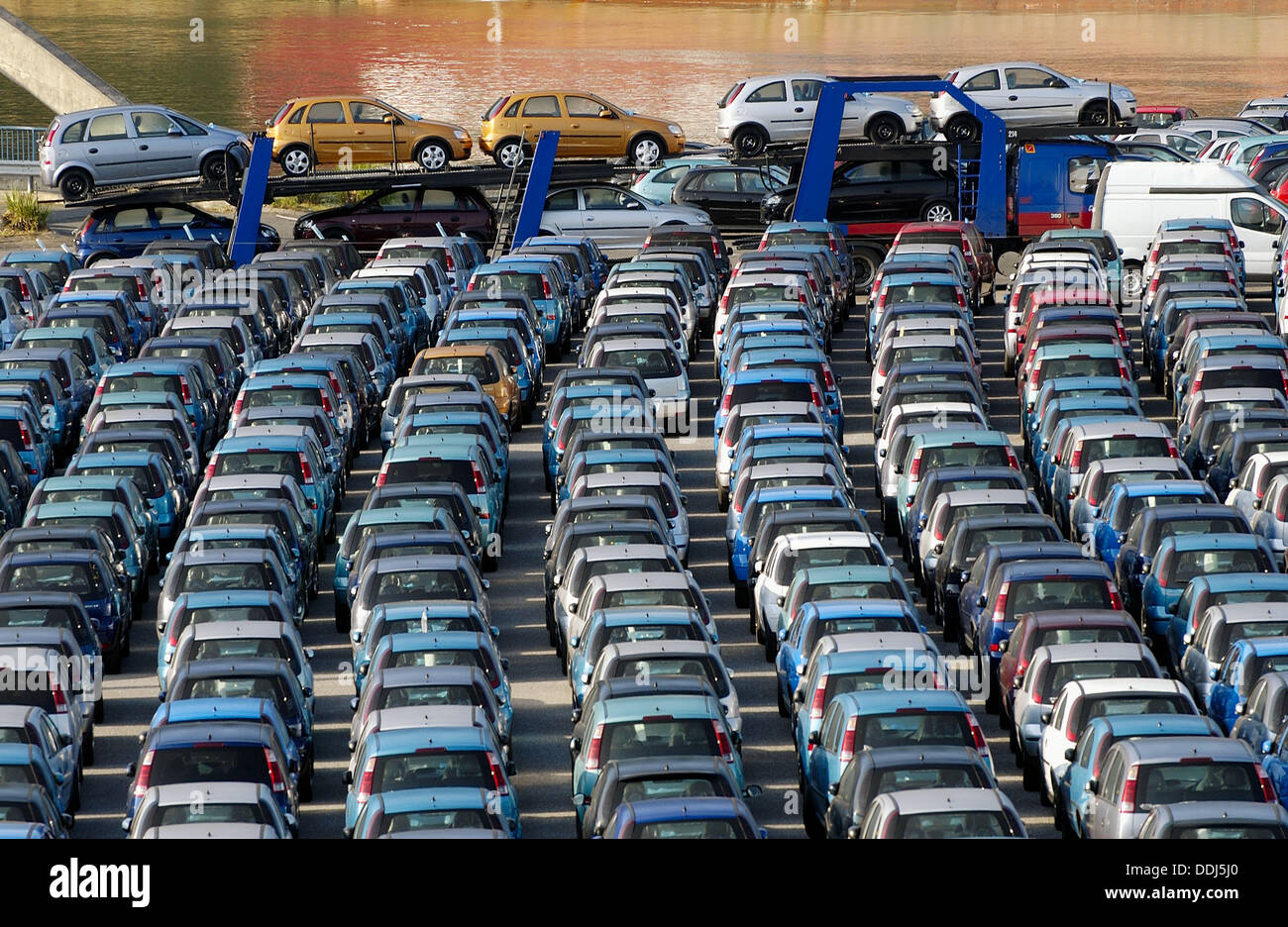 Export cars hi-res stock photography and images - Alamy