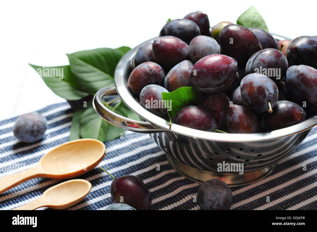 Fresh plum hi-res stock photography and images - Alamy