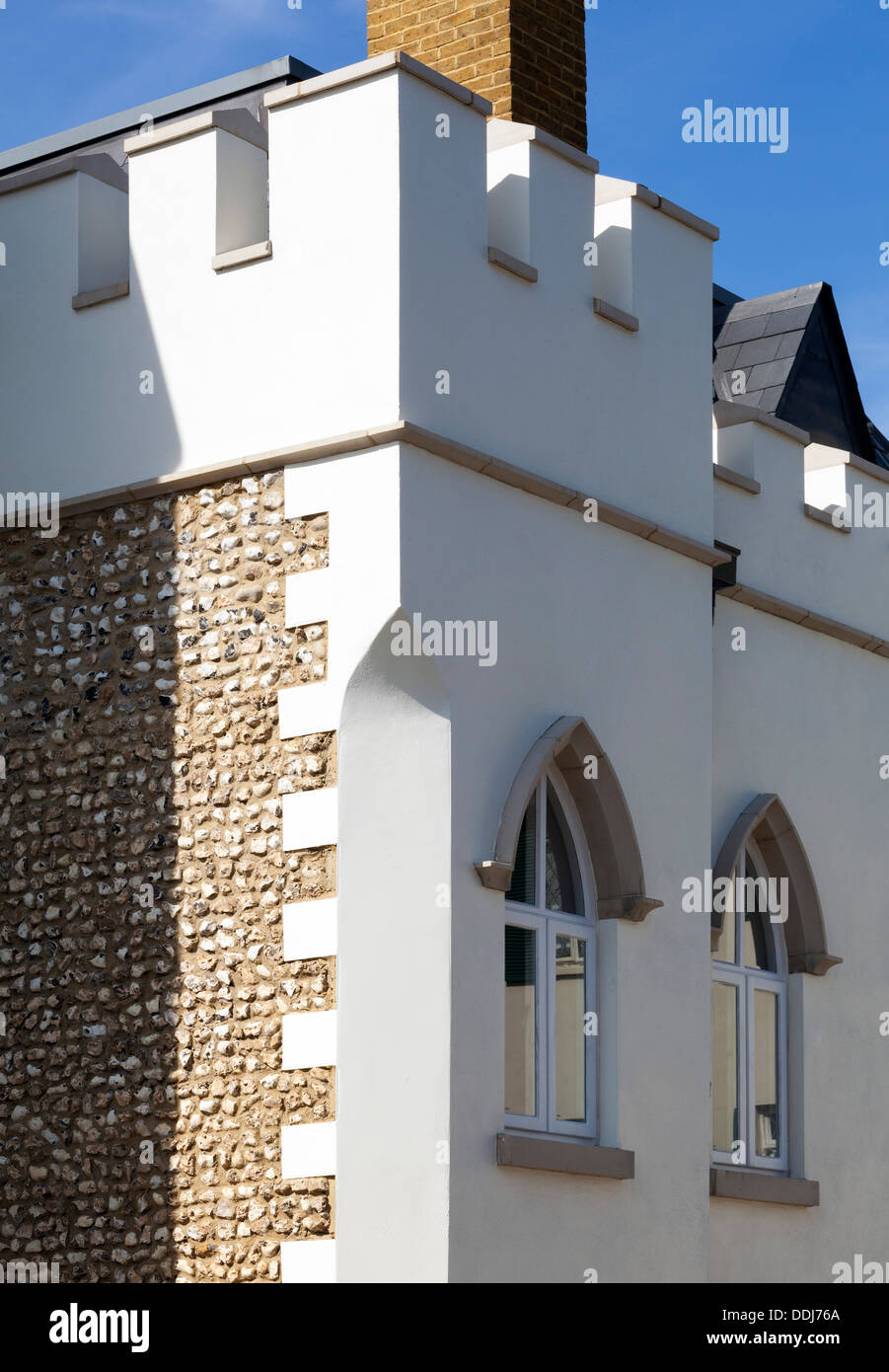 Castellated parapet hi-res stock photography and images - Alamy