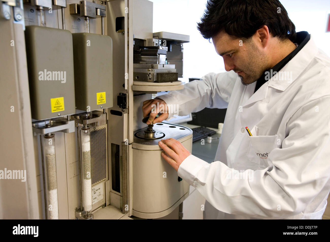 Automated analyzer of Nitrogen, Hydrogen and Oxygen. Chemical ...