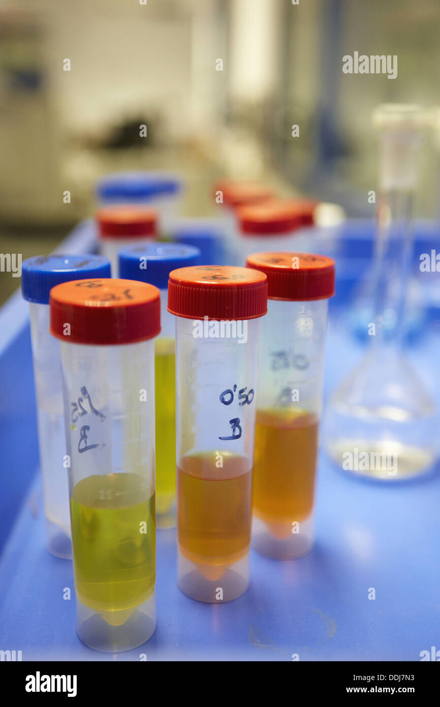 Materials chemistry hi-res stock photography and images - Alamy