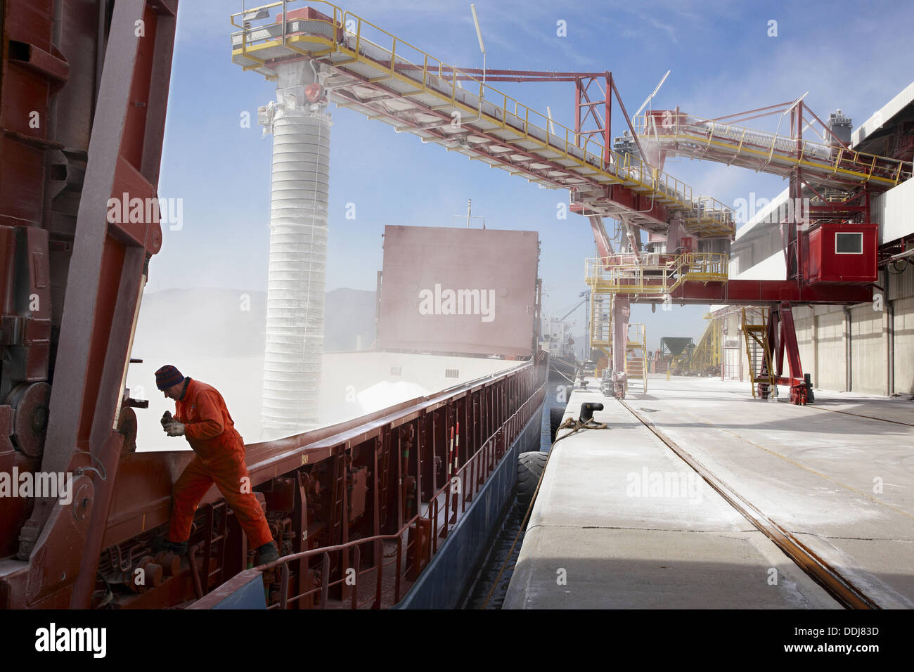 Loading ship conveyor hi-res stock photography and images - Alamy