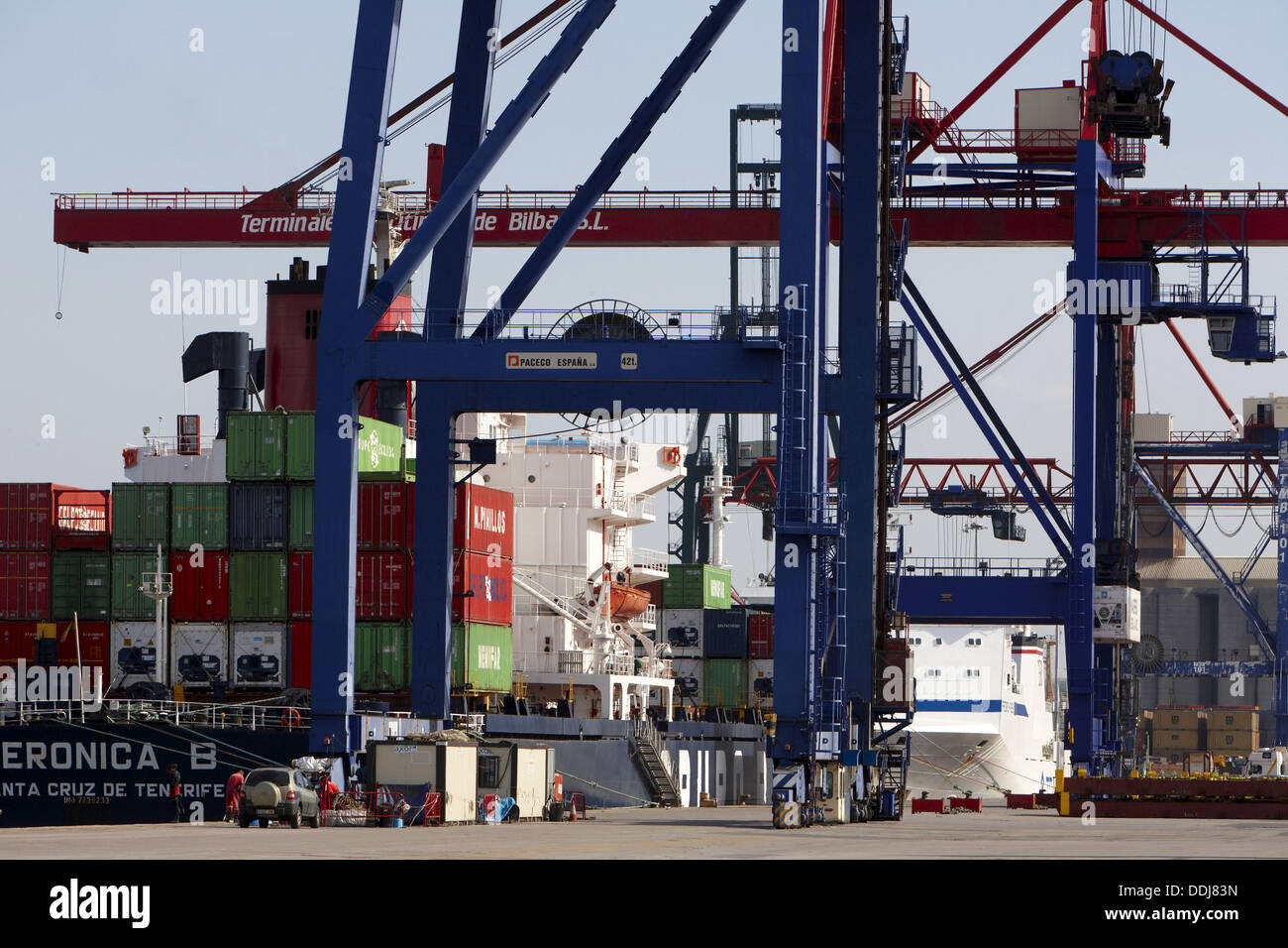 Cargo container loading at port hi-res stock photography and images - Alamy