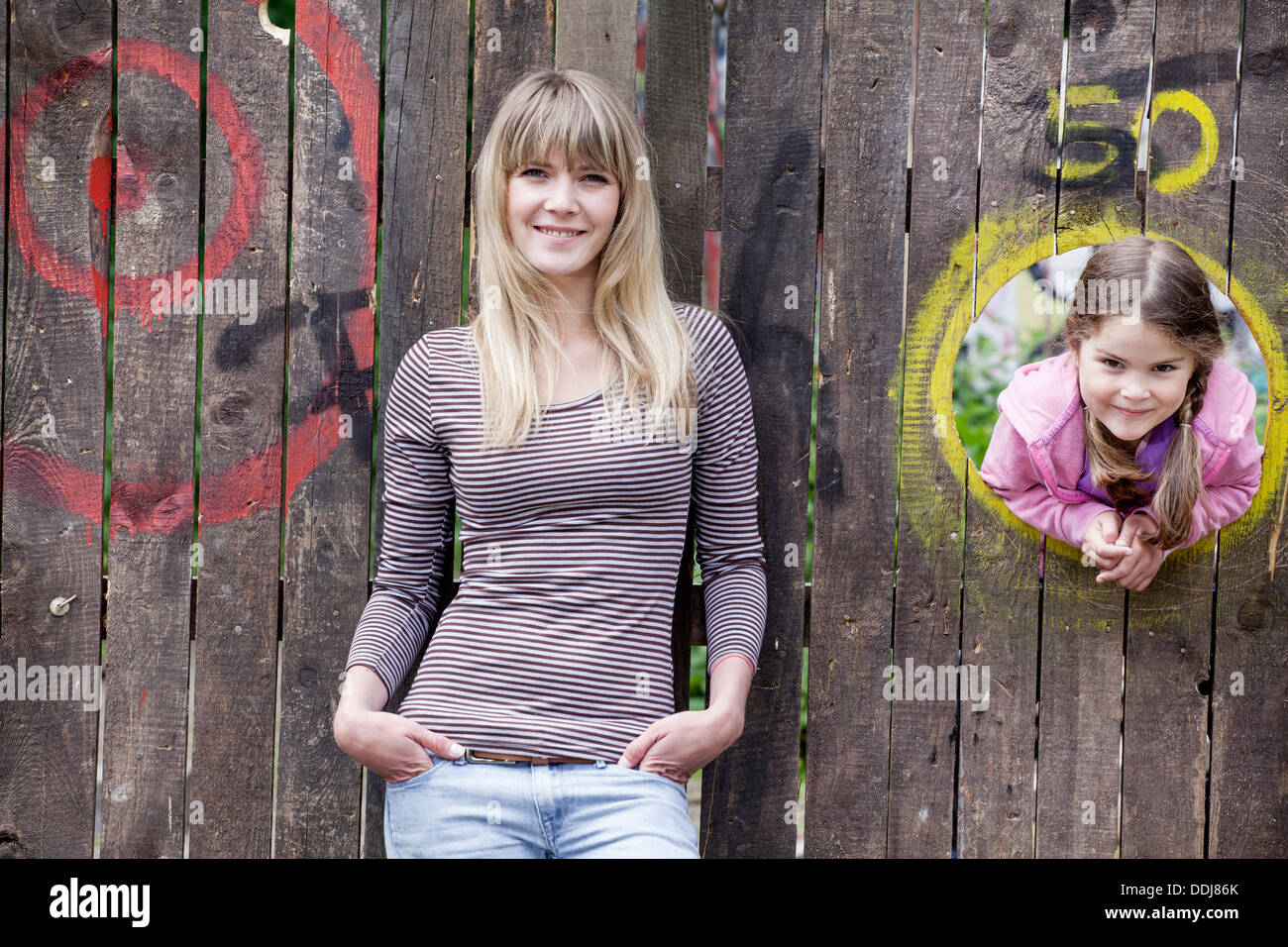 Germany, North Rhine Westphalia, Cologne, Portrait of mother and ...