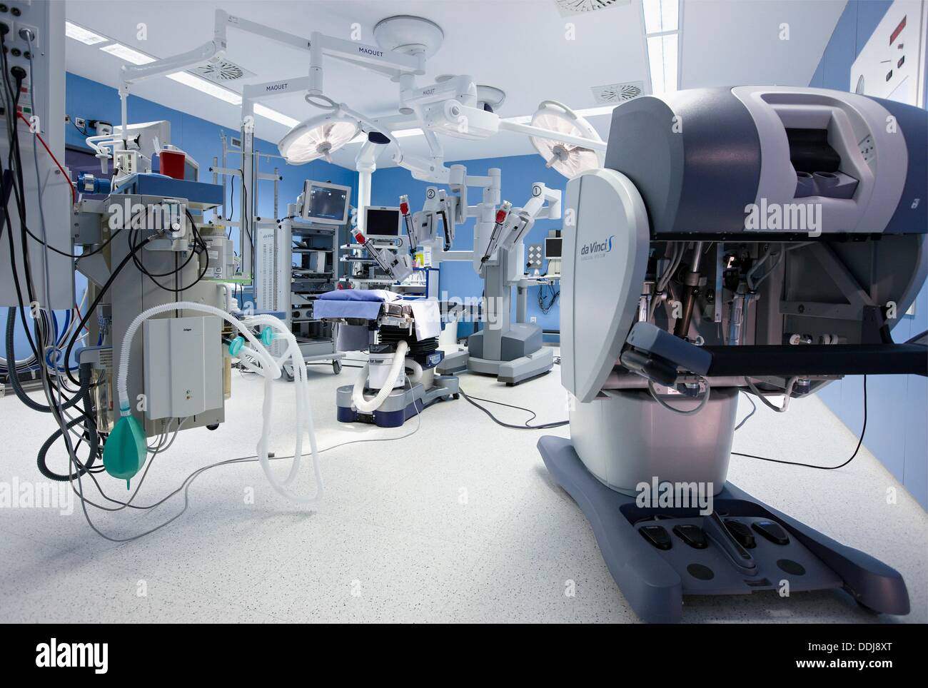 Robotic surgery urology hi-res stock photography and images - Alamy