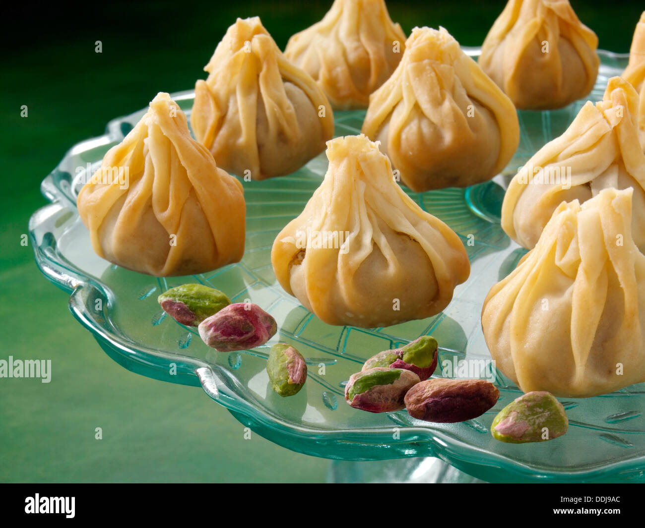 Vegetarian phyllo pastry pistachio pouches hi-res stock photography and ...