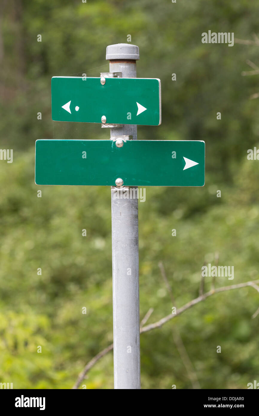 Green street signs hi-res stock photography and images - Alamy