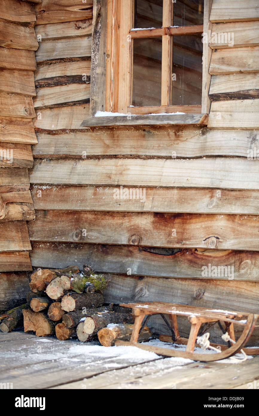 Outside wooden log cabin hi-res stock photography and images - Alamy