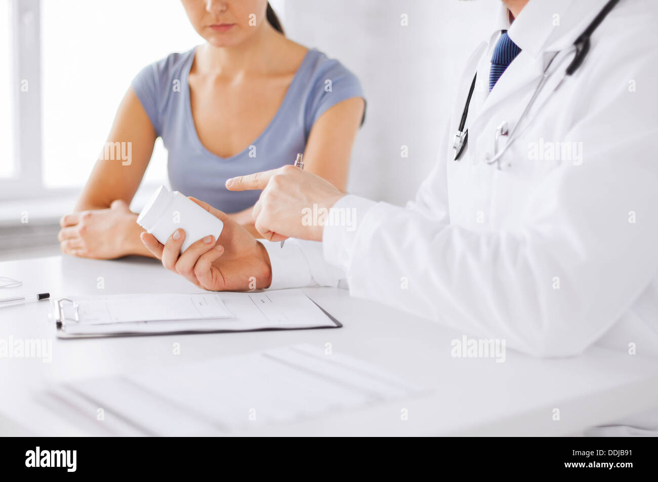 patient and doctor prescribing medication Stock Photo - Alamy