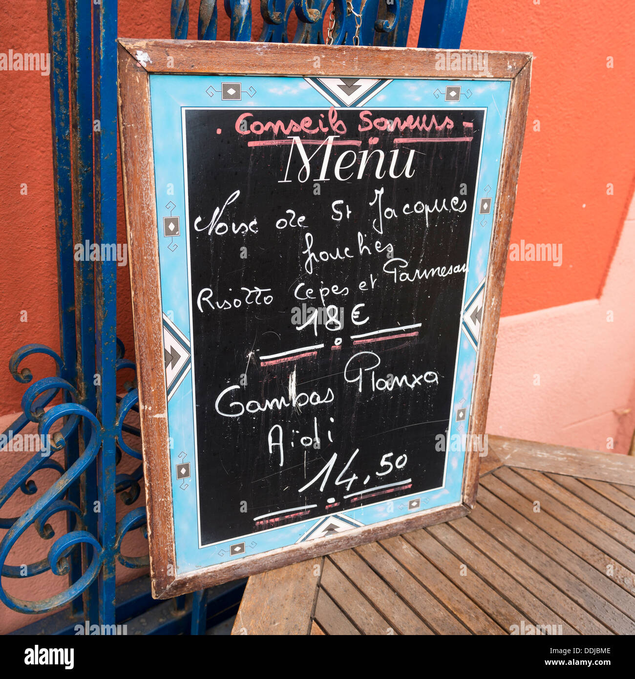 Handwritten restaurant menu board france hi-res stock photography and ...