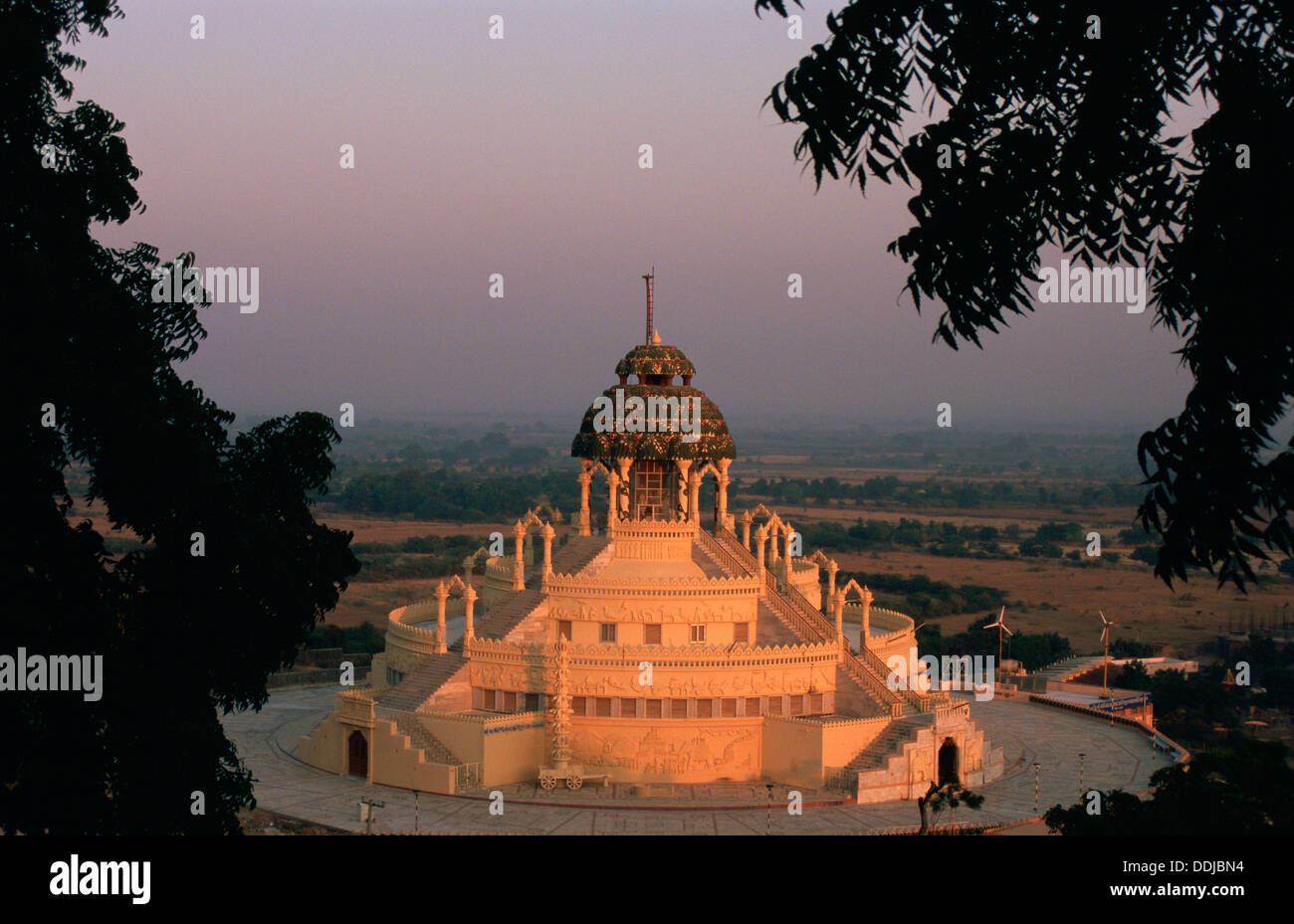 Jaïn temple symbolizing the different levels of the universe ( India ...