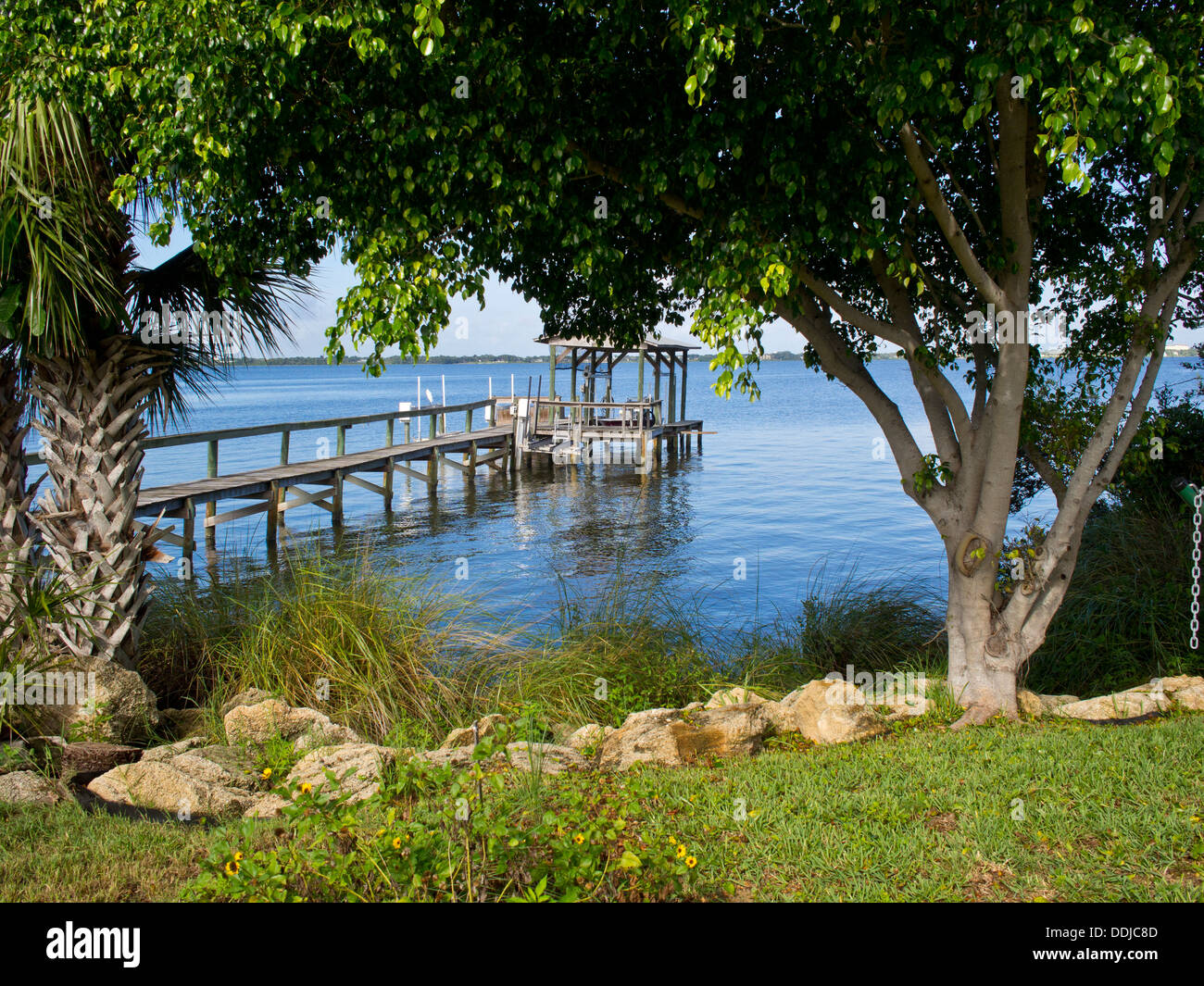 On the banks of the Indian River Lagoon at the Melbourne Beach pier in ...