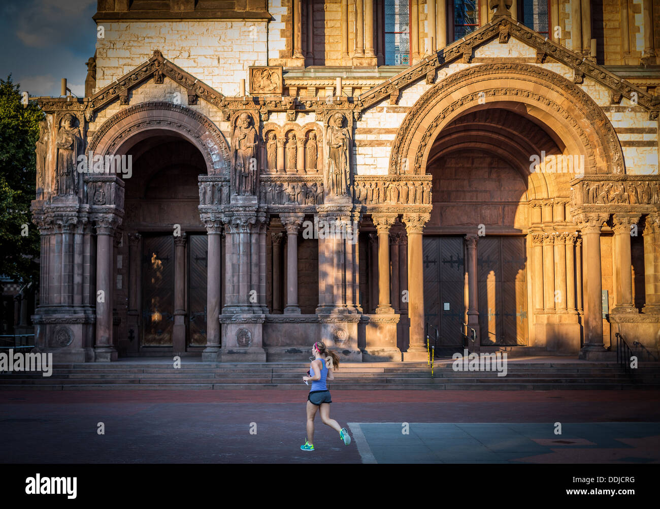 Jogging building hi-res stock photography and images - Alamy