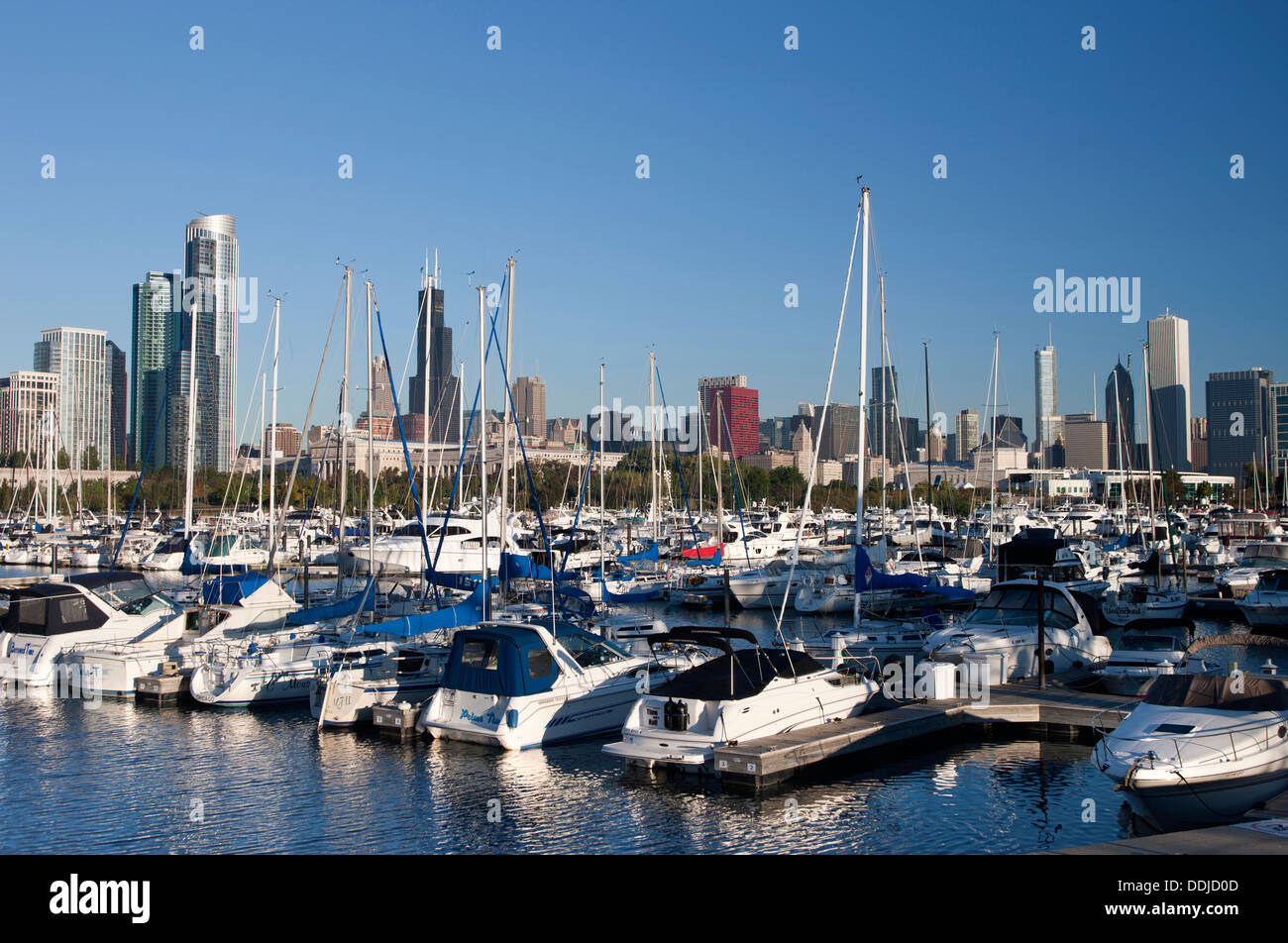 MARINA BURNHAM PARK HARBOR DOWNTOWN SKYLINE CHICAGO ILLINOIS USA Stock ...