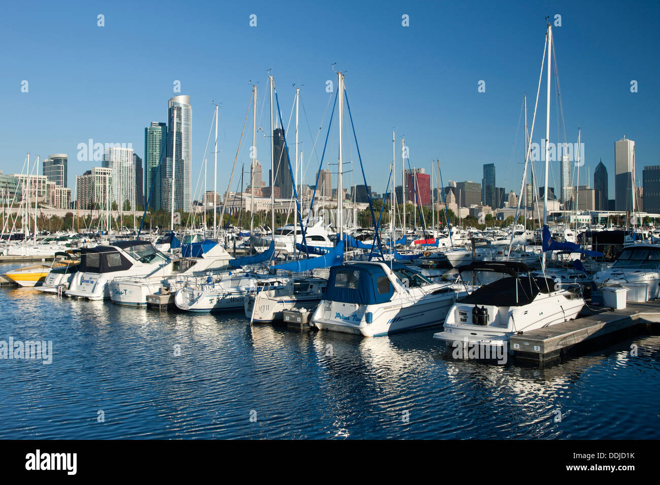 MARINA BURNHAM PARK HARBOR DOWNTOWN SKYLINE CHICAGO ILLINOIS USA Stock ...