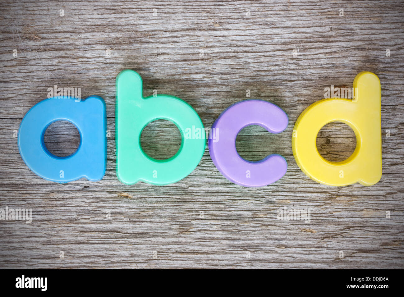 Wood magnets hi-res stock photography and images - Alamy
