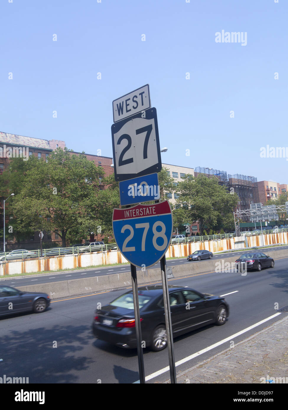 Highway signs new york hi-res stock photography and images - Alamy