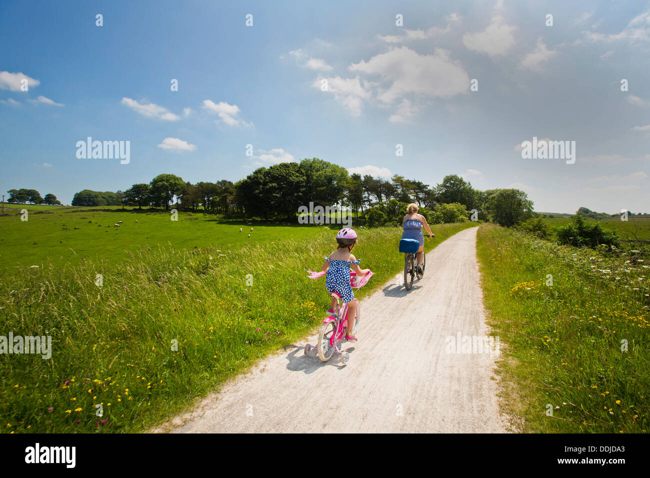 The Tissington Bike Cycle Trail in Derbyshire that runs from Ashbourne ...
