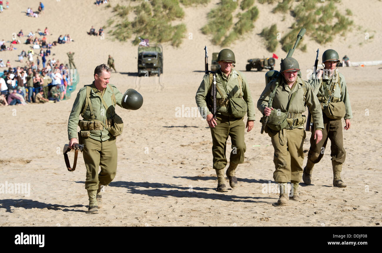 soldier actors getting ready for 70th anniversary of the D-Day U.S ...