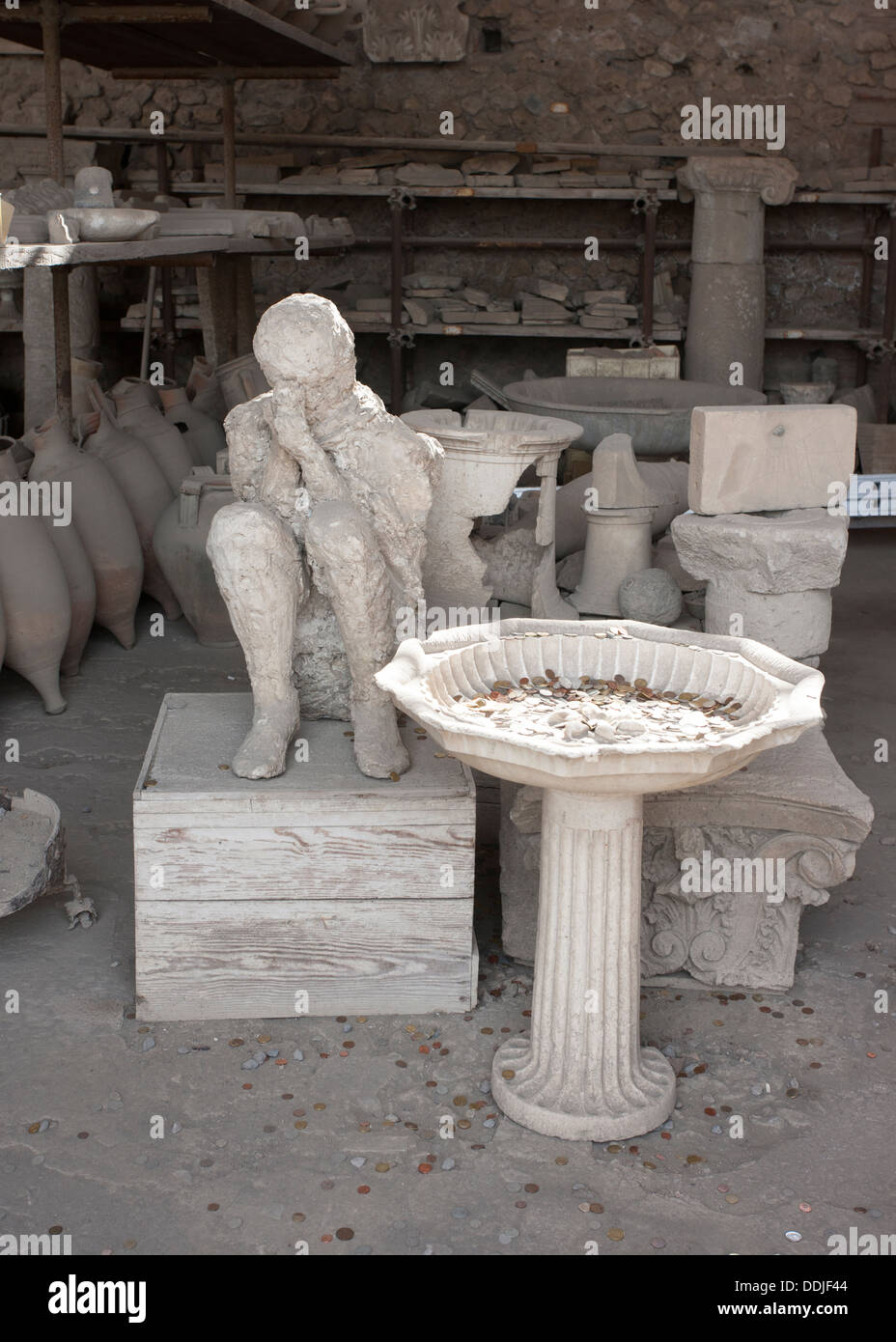 Amphora pompeii hi-res stock photography and images - Alamy