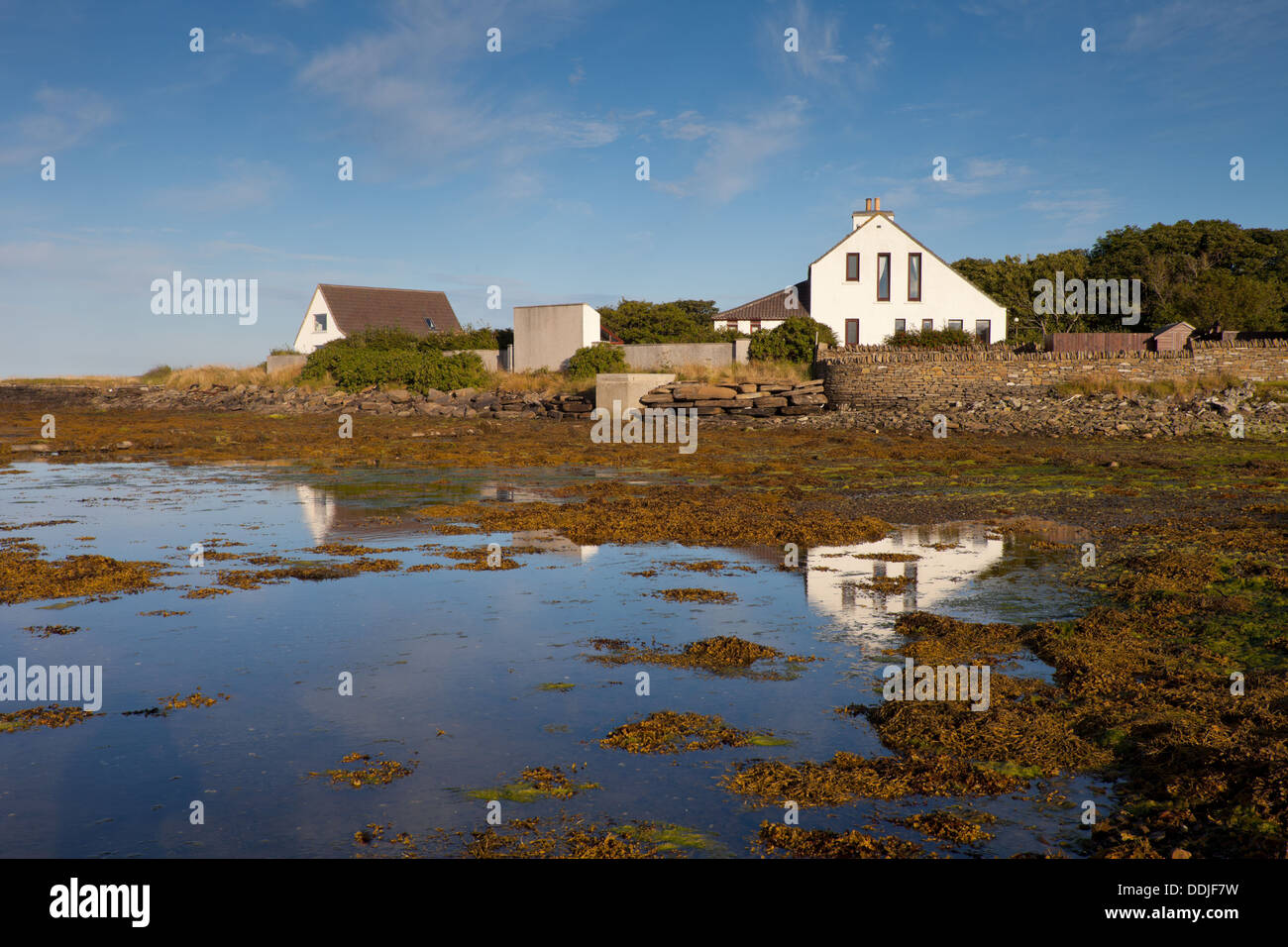 Shoreline cottages hi-res stock photography and images - Alamy