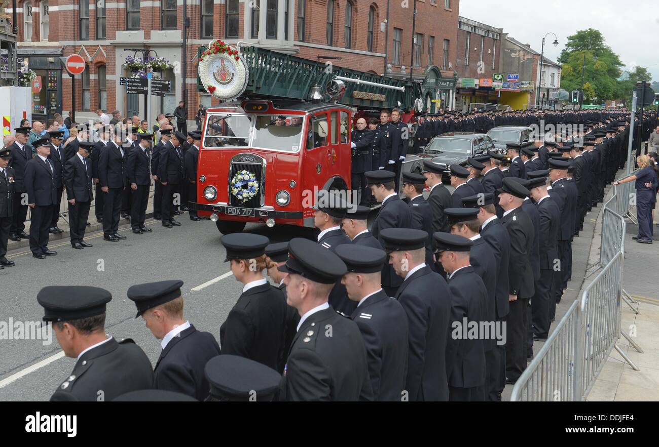 Funeral firefighter stephen hunt hi-res stock photography and images ...