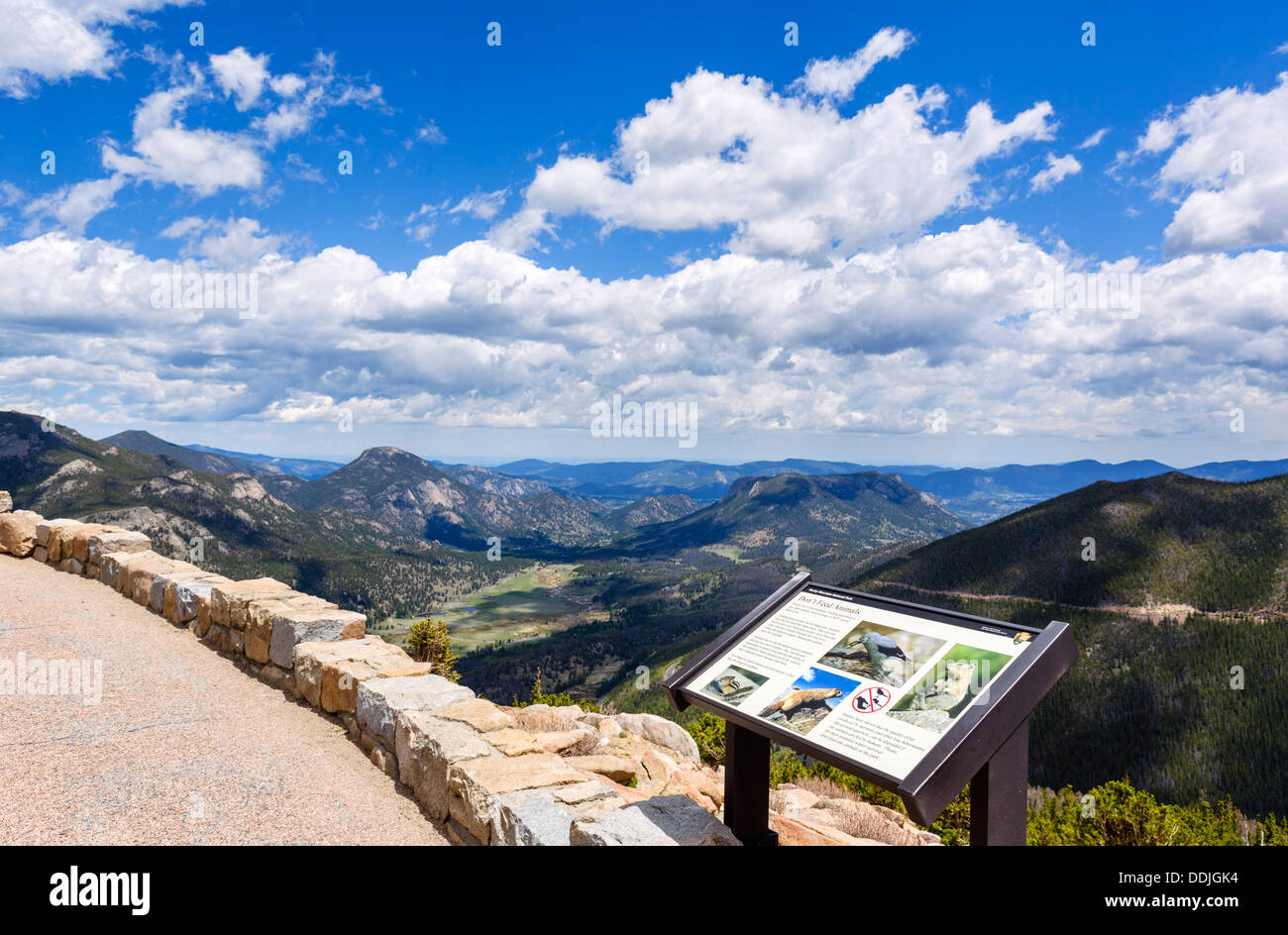 View from the Rainbow Curve Overlook at 3280m, Trail Ridge Road, Rocky ...