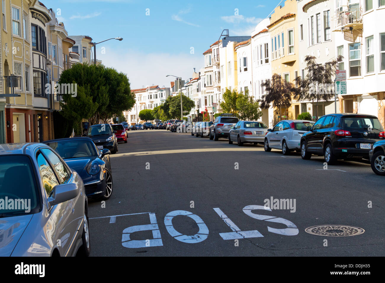Urban street scene cars hi-res stock photography and images - Alamy