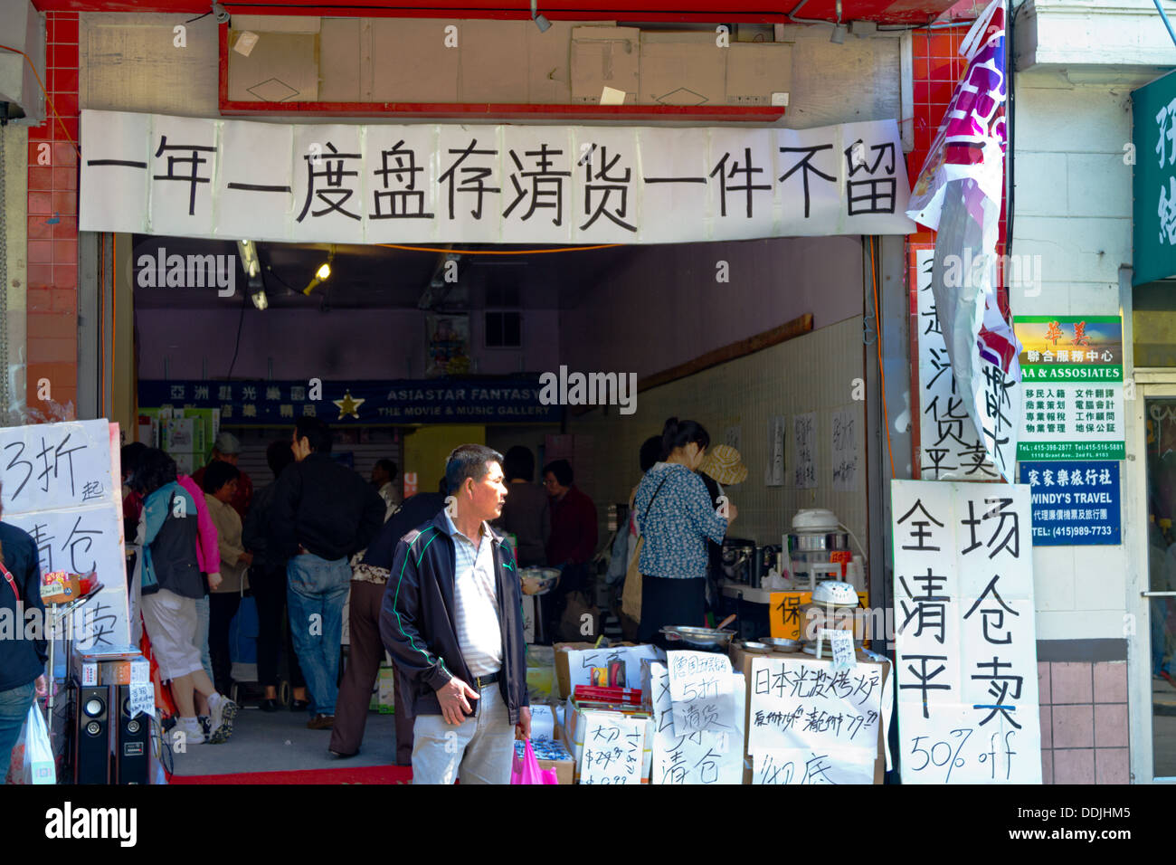 People shopping in open front shop in Chinatown, San Francisco Stock ...