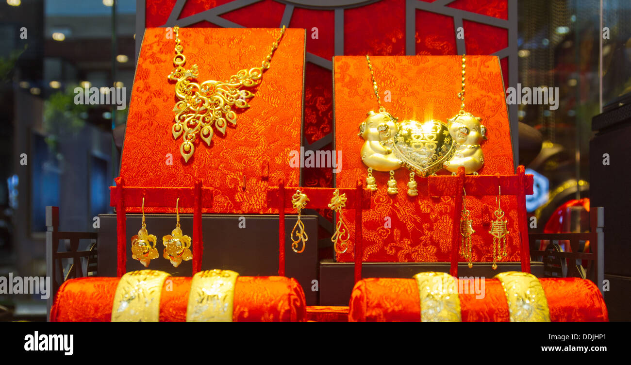 Gold display in shop window hi-res stock photography and images - Alamy