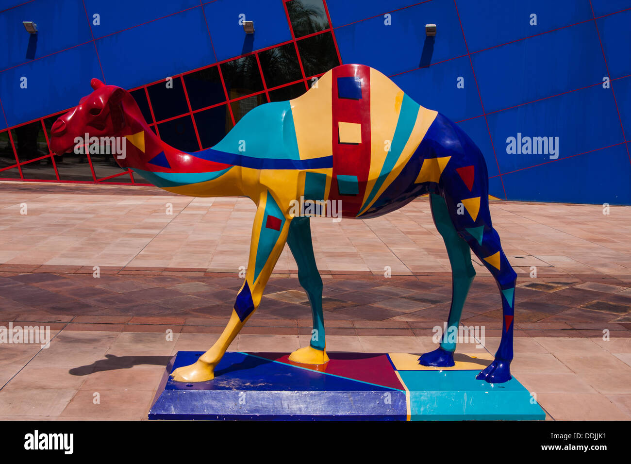 Dubai statue hi-res stock photography and images - Alamy