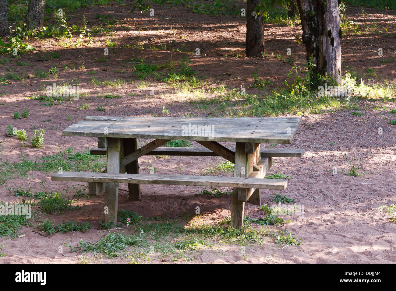 Rest area picnic table hi-res stock photography and images - Alamy