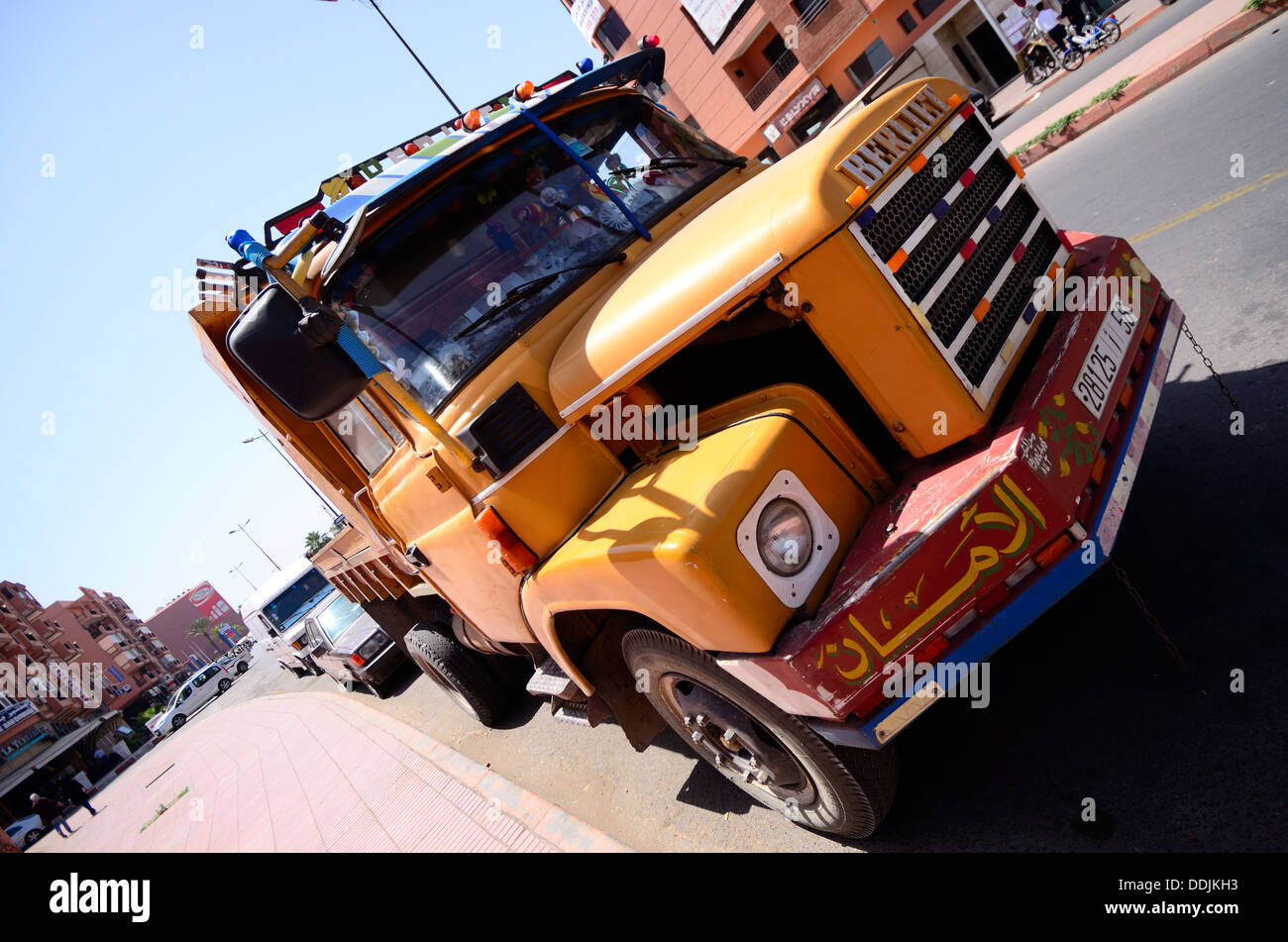Vans yellow lorry lorries truck trucks hi-res stock photography and ...