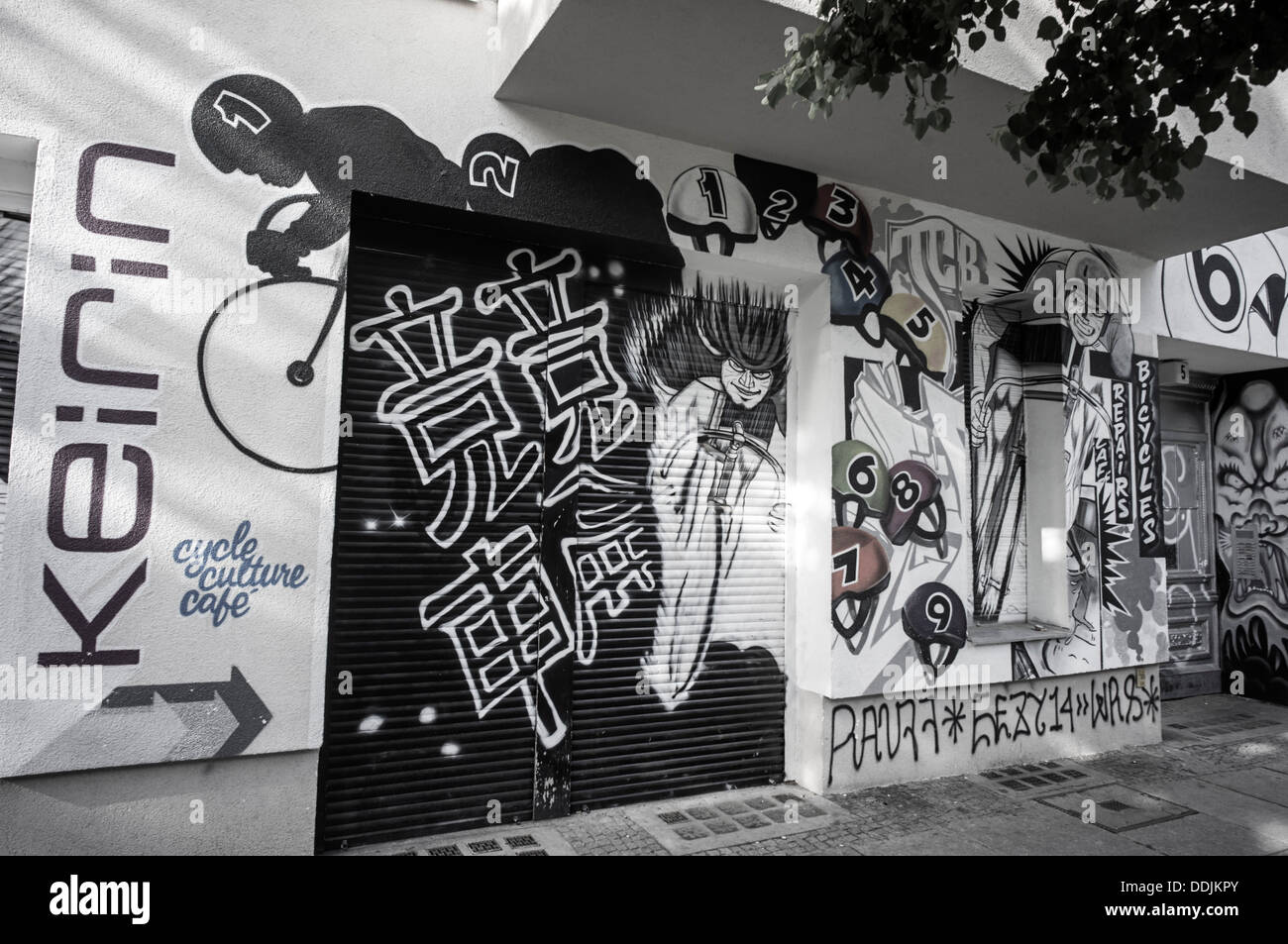 Graffiti store hi-res stock photography and images - Alamy