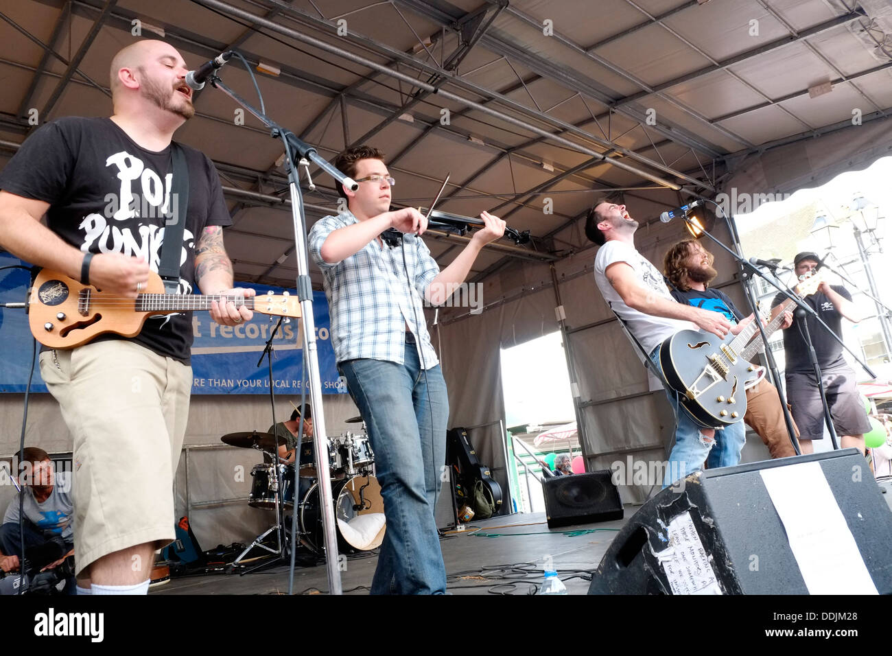 Punk audience High Resolution Stock Photography and Images - Alamy