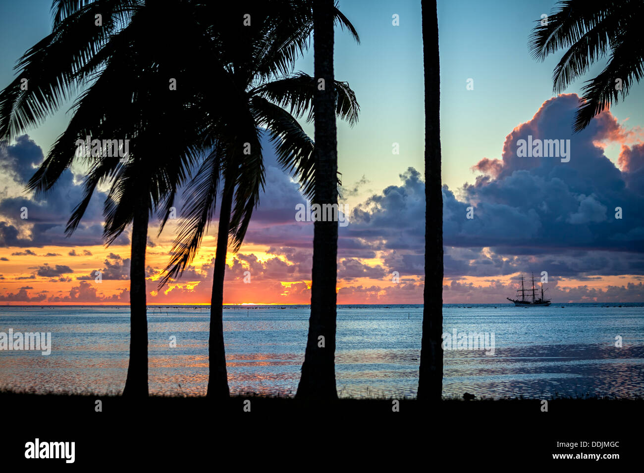 COOK ISLANDS, Aitutaki Island, tropical sunset colors in Amuri beach ...