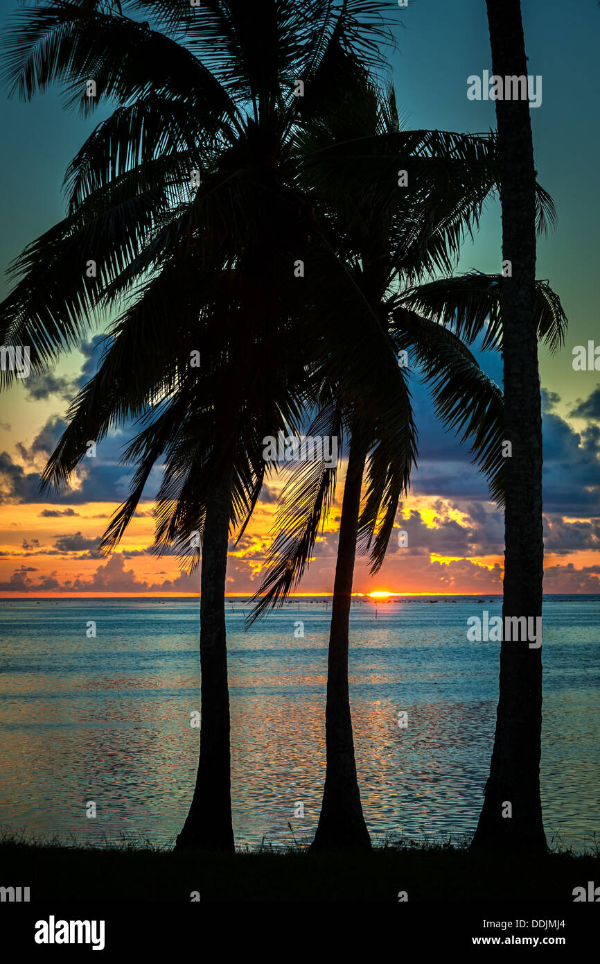 COOK ISLANDS, Aitutaki Island, tropical sunset colors in Amuri beach ...