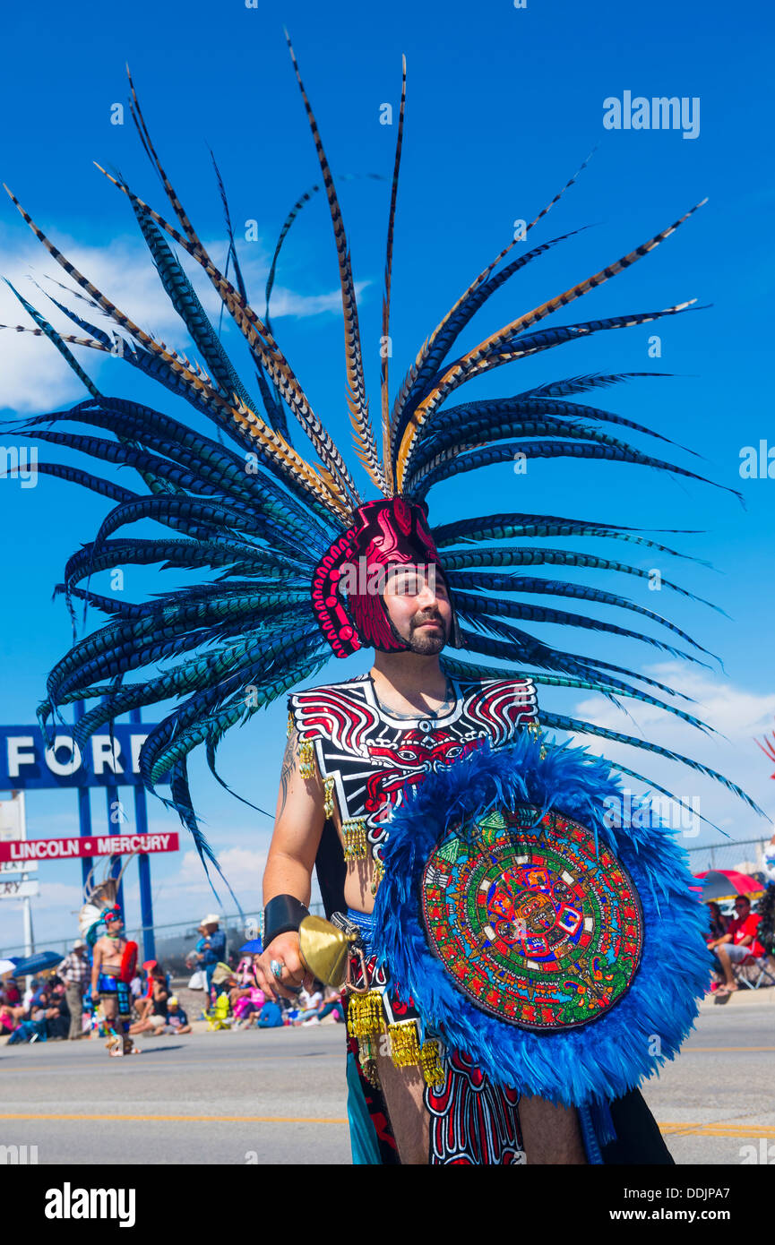 Aztec dancer hi-res stock photography and images - Alamy