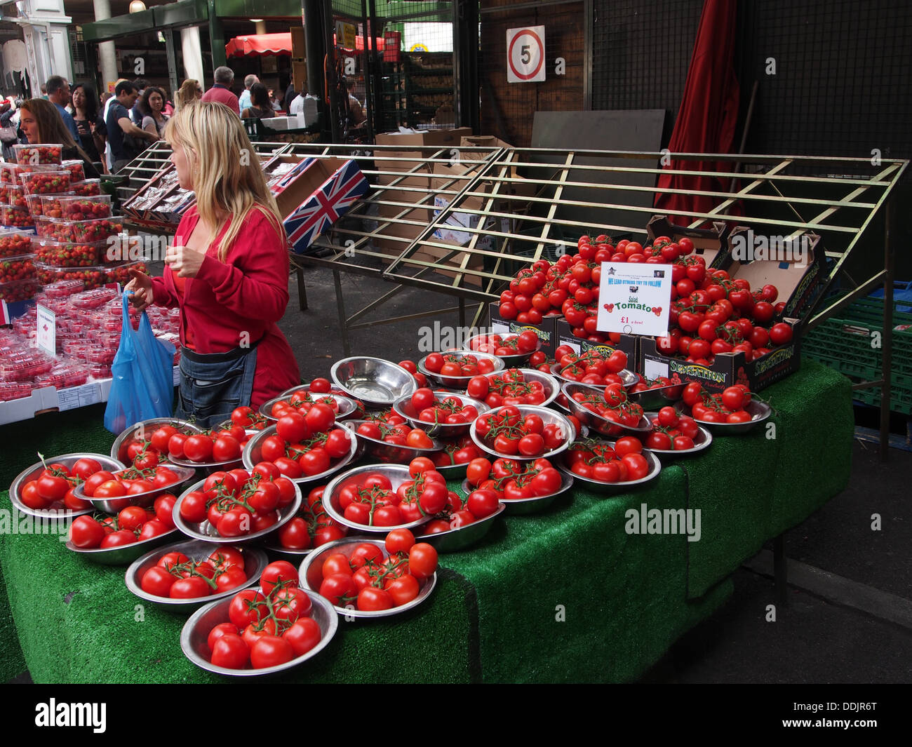 London vegetable market hi-res stock photography and images - Alamy