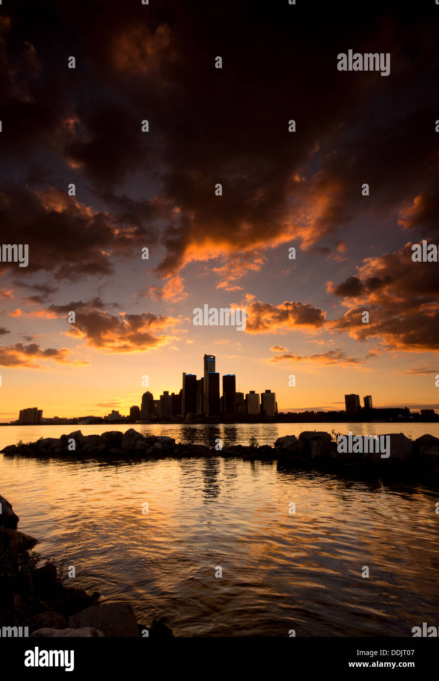 Detroit skyline sunset hi-res stock photography and images - Alamy