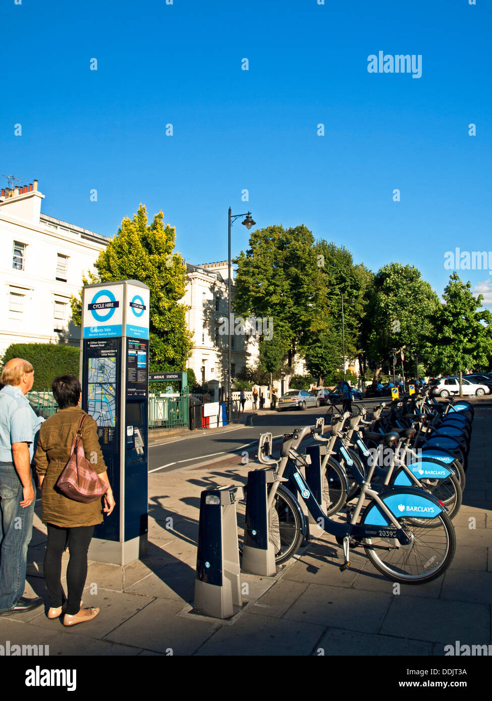 Boris bike hire hi-res stock photography and images - Alamy