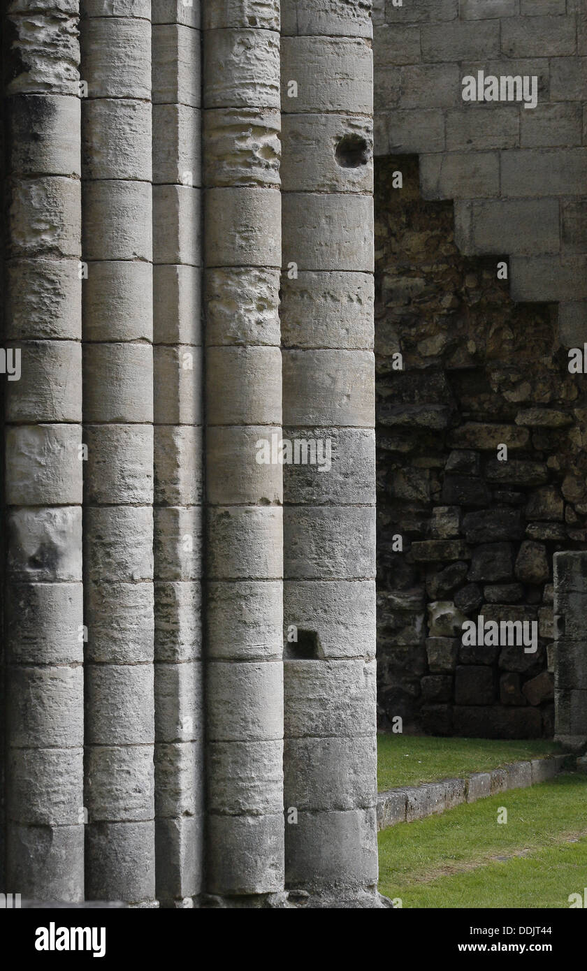 Collapsed pillars hi-res stock photography and images - Alamy