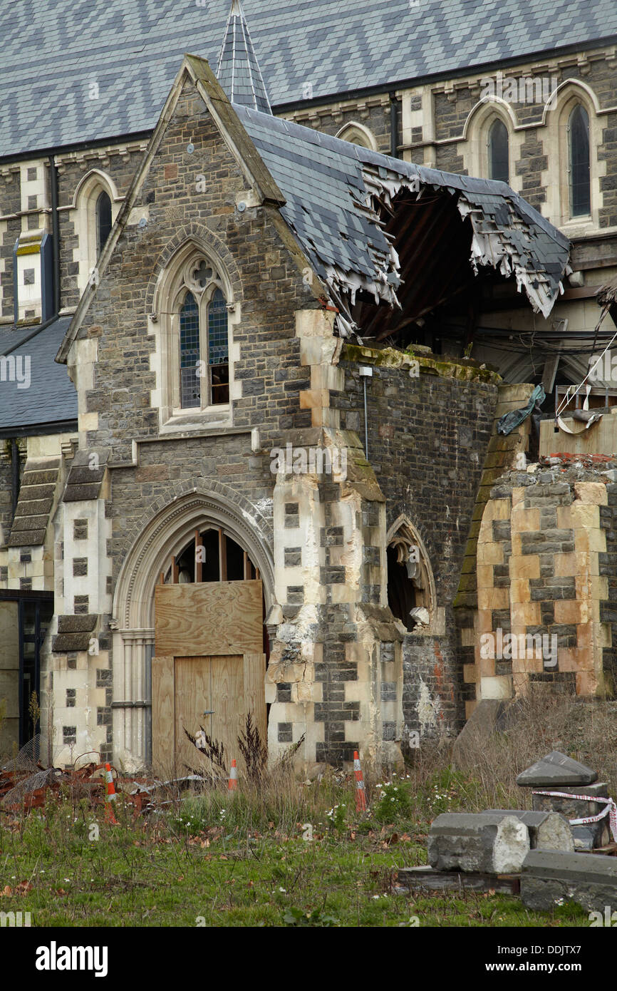 Earthquake damage church hi-res stock photography and images - Alamy