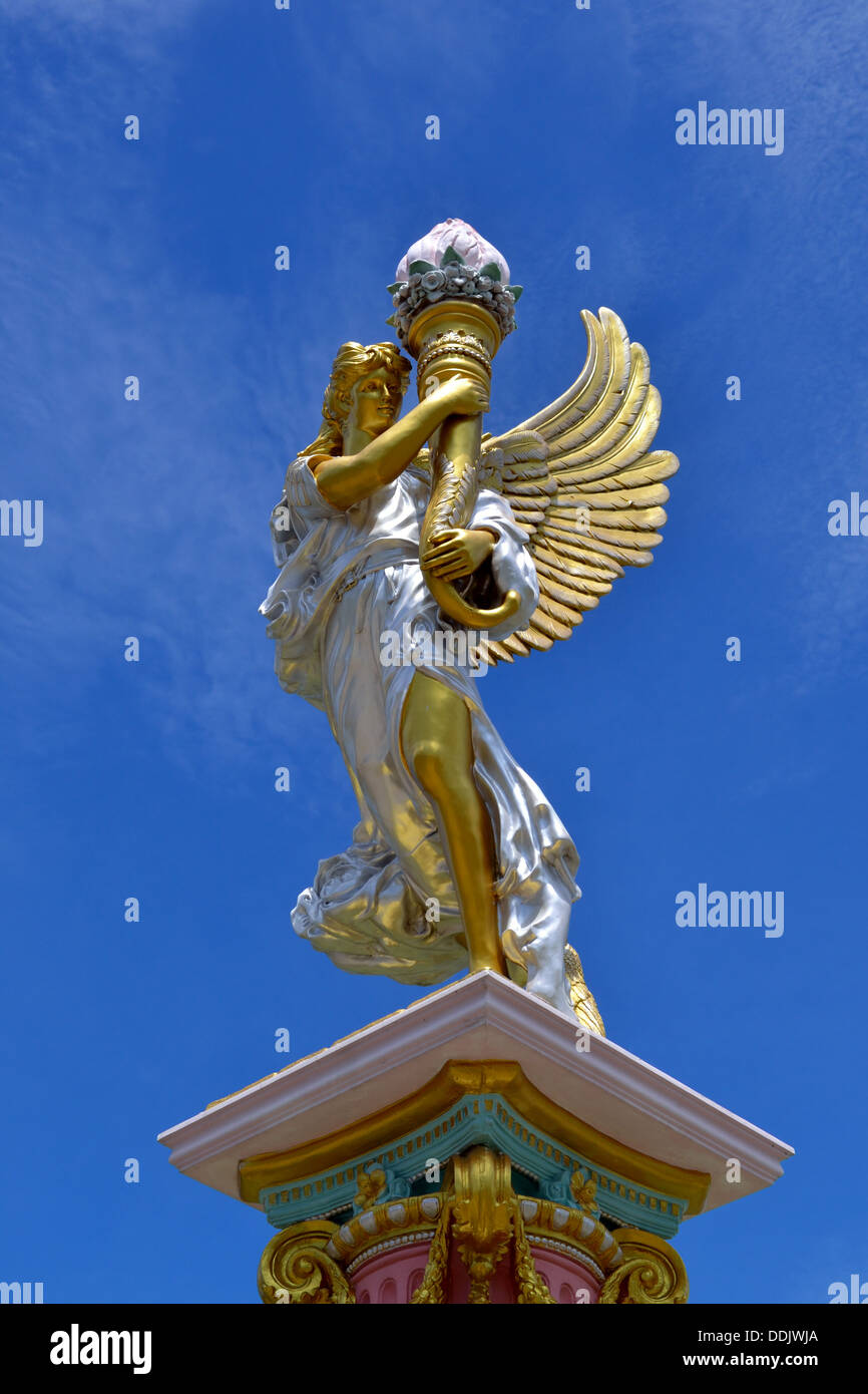 Winged female statue hi-res stock photography and images - Alamy