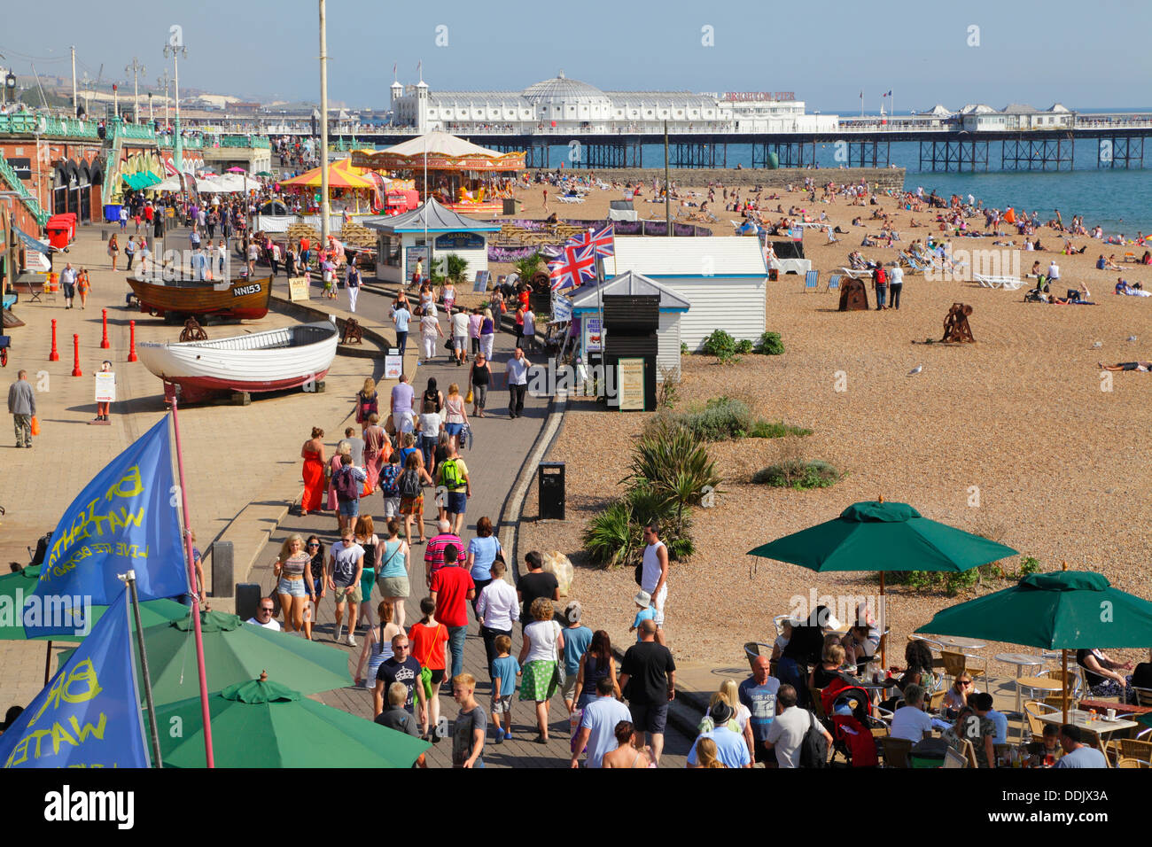 Uk beach promenade hi-res stock photography and images - Alamy