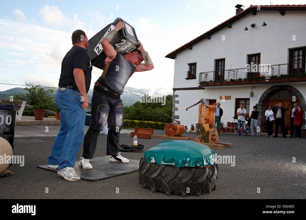Stone lifting basque country hi-res stock photography and images - Alamy