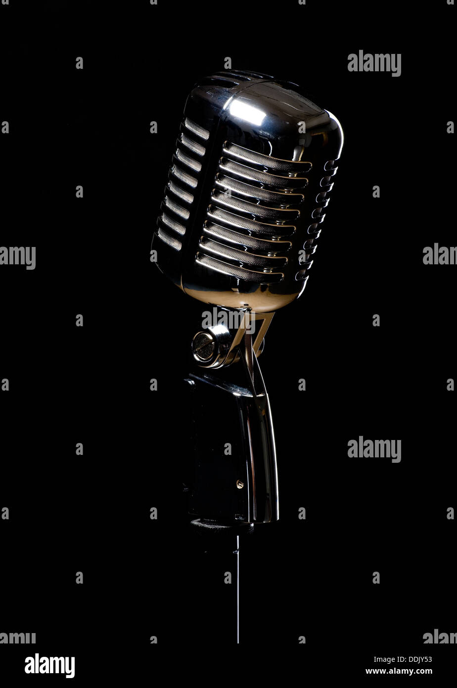 Vintage radio mike hi-res stock photography and images - Alamy